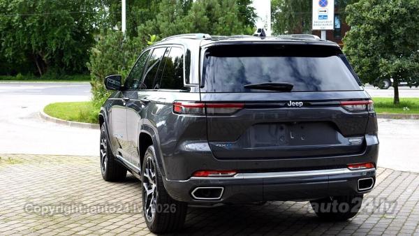 Grey Jeep Grand Cherokee 2026 in Tallinn, with an engine capacity of 2.00 L and mileage of 0 thousand km for 74400 €, photo 5 on AUTOMOTO.COM.LV