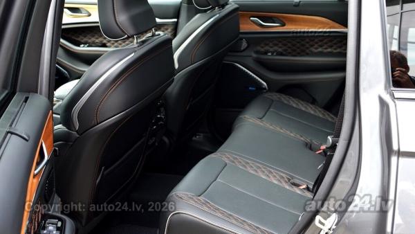 Grey Jeep Grand Cherokee 2026 in Tallinn, with an engine capacity of 2.00 L and mileage of 0 thousand km for 74400 €, photo 8 on AUTOMOTO.COM.LV