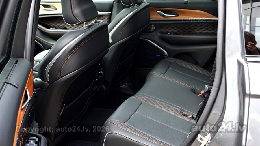 Grey Jeep Grand Cherokee 2026 in Tallinn, with an engine capacity of 2.00 L and mileage of 0 thousand km for 74400 €, photo 9 on AUTOMOTO.COM.LV