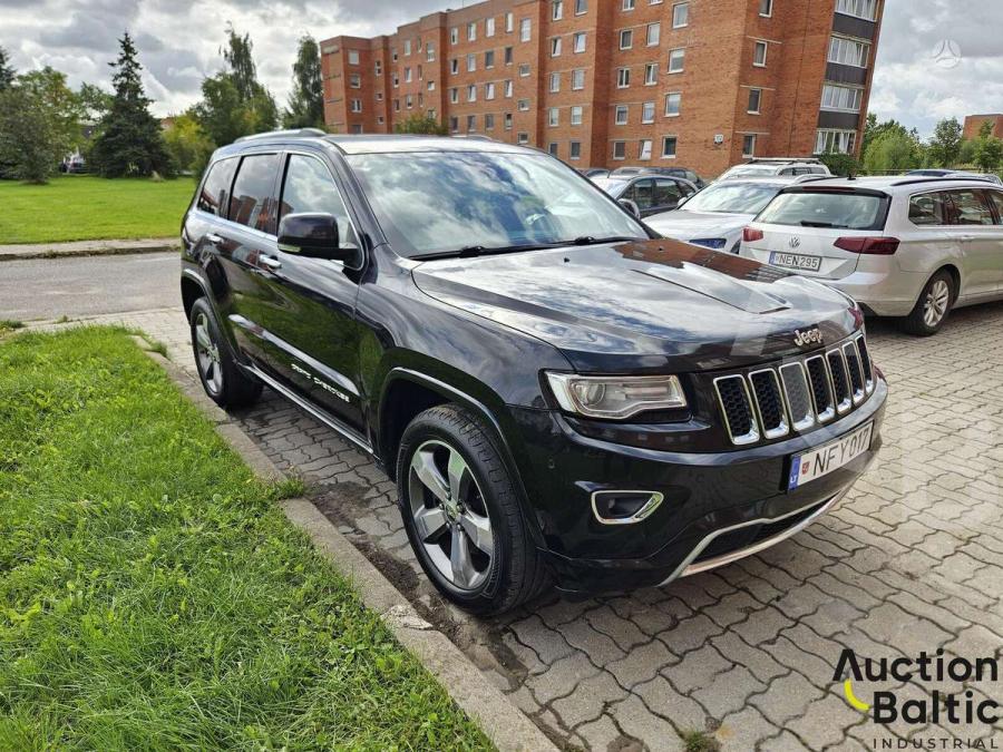 Jeep Grand Cherokee 2016 in Klaipeda, with an engine capacity of 2.99 L and mileage of 253 thousand km for 8000 €, photo 3 on AUTOMOTO.COM.LV