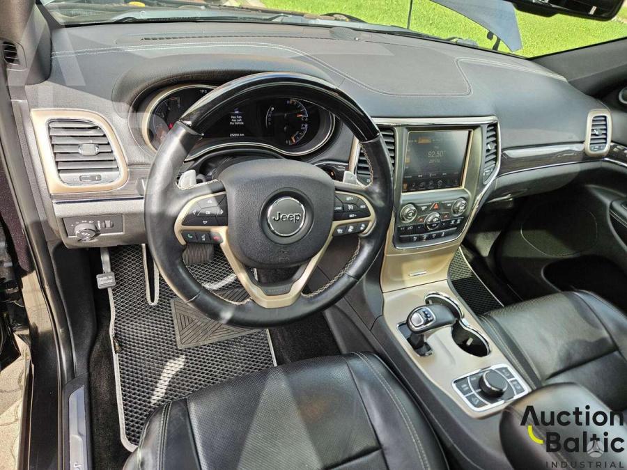 Jeep Grand Cherokee 2016 in Klaipeda, with an engine capacity of 2.99 L and mileage of 253 thousand km for 8000 €, photo 7 on AUTOMOTO.COM.LV