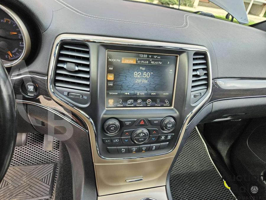 Jeep Grand Cherokee 2016 in Klaipeda, with an engine capacity of 2.99 L and mileage of 253 thousand km for 8000 €, photo 9 on AUTOMOTO.COM.LV