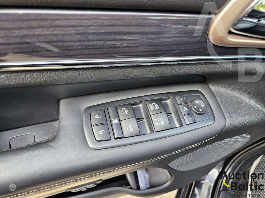 Jeep Grand Cherokee 2016 in Klaipeda, with an engine capacity of 2.99 L and mileage of 253 thousand km for 8000 €, photo 12 on AUTOMOTO.COM.LV