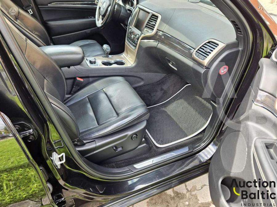 Jeep Grand Cherokee 2016 in Klaipeda, with an engine capacity of 2.99 L and mileage of 253 thousand km for 8000 €, photo 13 on AUTOMOTO.COM.LV