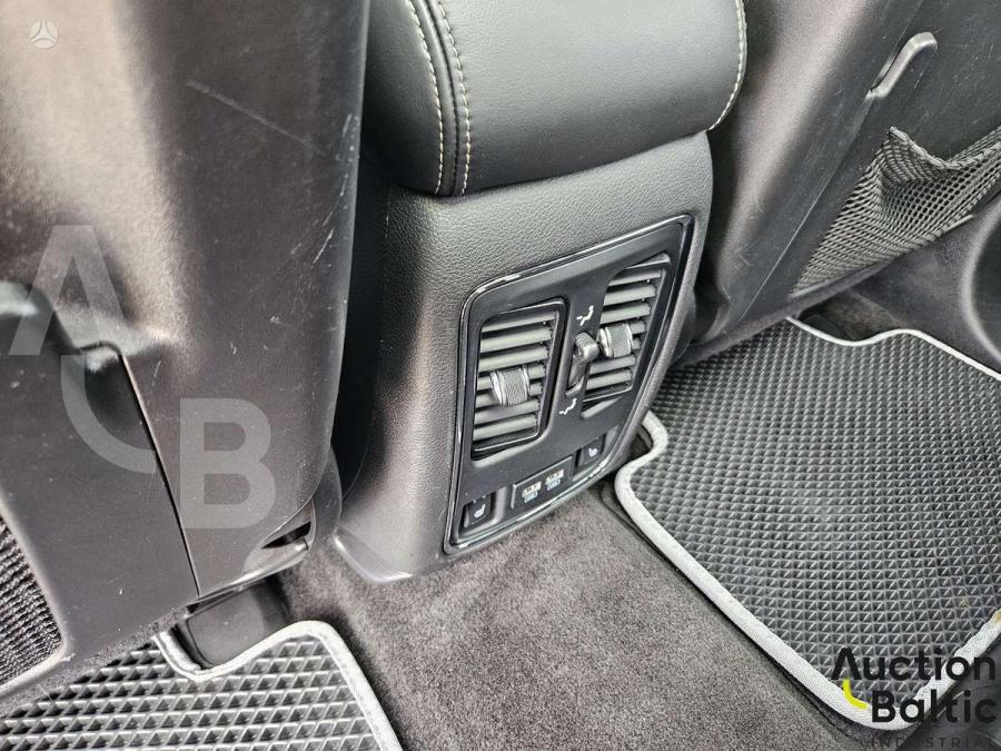 Jeep Grand Cherokee 2016 in Klaipeda, with an engine capacity of 2.99 L and mileage of 253 thousand km for 8000 €, photo 16 on AUTOMOTO.COM.LV