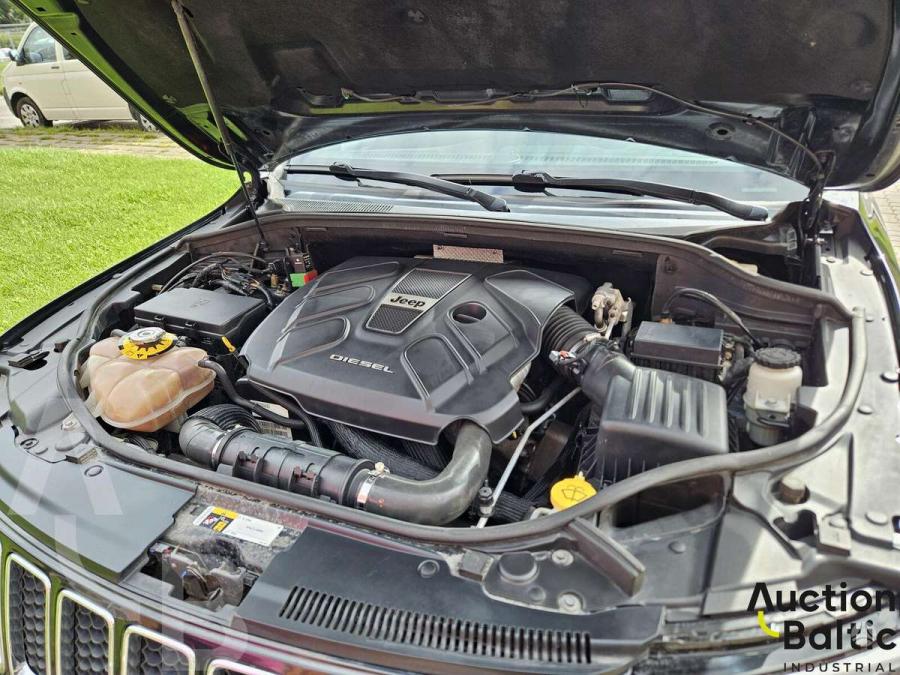 Jeep Grand Cherokee 2016 in Klaipeda, with an engine capacity of 2.99 L and mileage of 253 thousand km for 8000 €, photo 19 on AUTOMOTO.COM.LV