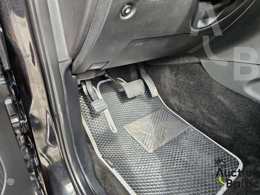 Jeep Grand Cherokee 2016 in Klaipeda, with an engine capacity of 2.99 L and mileage of 253 thousand km for 8000 €, photo 24 on AUTOMOTO.COM.LV
