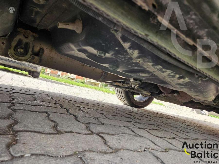 Jeep Grand Cherokee 2016 in Klaipeda, with an engine capacity of 2.99 L and mileage of 253 thousand km for 8000 €, photo 29 on AUTOMOTO.COM.LV