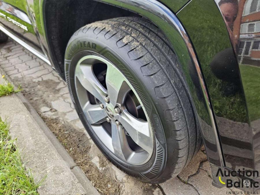 Jeep Grand Cherokee 2016 in Klaipeda, with an engine capacity of 2.99 L and mileage of 253 thousand km for 8000 €, photo 36 on AUTOMOTO.COM.LV