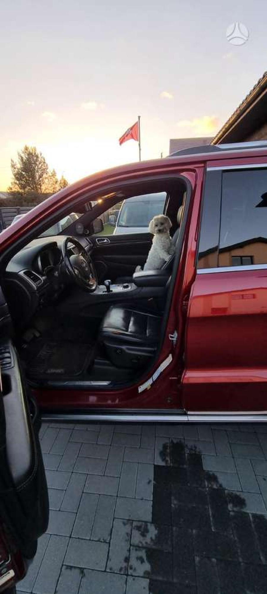Red Jeep Grand Cherokee 2014 in Kaunas, with an engine capacity of 5.70 L and mileage of 203 thousand km for 14700 €, photo 12 on AUTOMOTO.COM.LV
