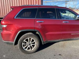 Red Jeep Grand Cherokee 2014 in Siauliai, with an engine capacity of 3.60 L and mileage of 247 thousand km for 6250 €, photo 9 on AUTOMOTO.COM.LV