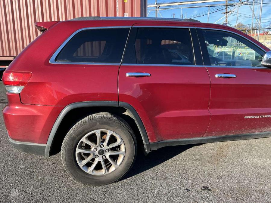 Red Jeep Grand Cherokee 2014 in Siauliai, with an engine capacity of 3.60 L and mileage of 247 thousand km for 6250 €, photo 9 on AUTOMOTO.COM.LV