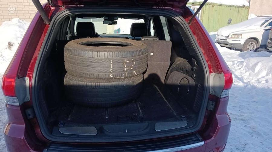 Red Jeep Grand Cherokee 2014 in Siauliai, with an engine capacity of 3.60 L and mileage of 247 thousand km for 6300 €, photo 20 on AUTOMOTO.COM.LV