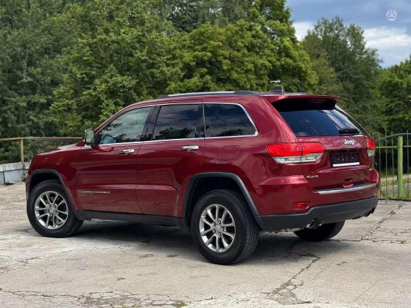 Red Jeep Grand Cherokee 2014 in Vilnius, with an engine capacity of 3.60 L and mileage of 155 thousand km for 13700 €, photo 2 on AUTOMOTO.COM.LV