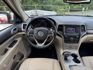 Red Jeep Grand Cherokee 2014 in Vilnius, with an engine capacity of 3.60 L and mileage of 155 thousand km for 13700 €, photo 4 on AUTOMOTO.COM.LV