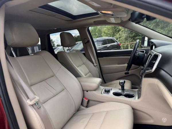 Red Jeep Grand Cherokee 2014 in Vilnius, with an engine capacity of 3.60 L and mileage of 155 thousand km for 13700 €, photo 4 on AUTOMOTO.COM.LV