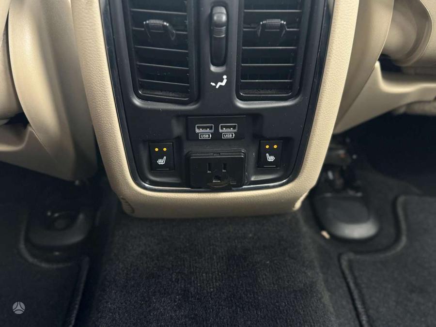 Red Jeep Grand Cherokee 2014 in Vilnius, with an engine capacity of 3.60 L and mileage of 155 thousand km for 13700 €, photo 25 on AUTOMOTO.COM.LV