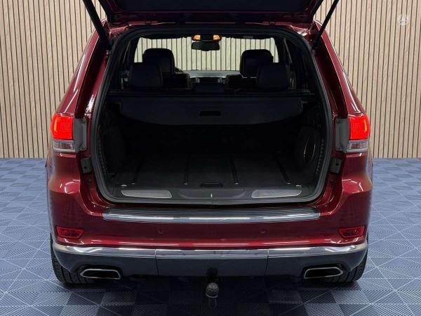 Red Jeep Grand Cherokee 2014 in Marijampole, with an engine capacity of 2.99 L and mileage of 198 thousand km for 13350 €, photo 8 on AUTOMOTO.COM.LV