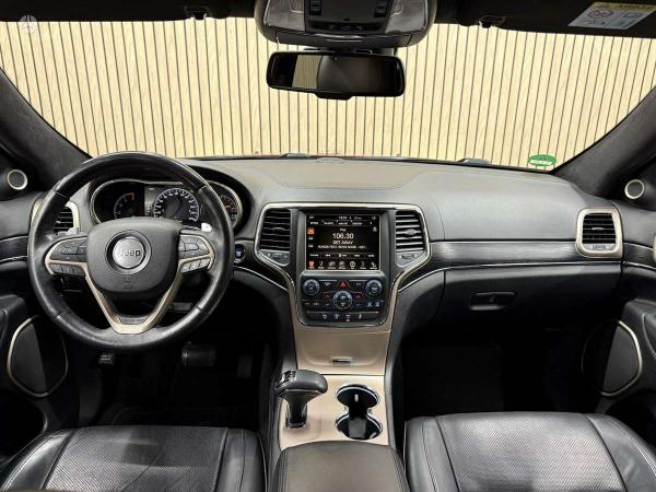 Red Jeep Grand Cherokee 2014 in Marijampole, with an engine capacity of 2.99 L and mileage of 198 thousand km for 13350 €, photo 9 on AUTOMOTO.COM.LV