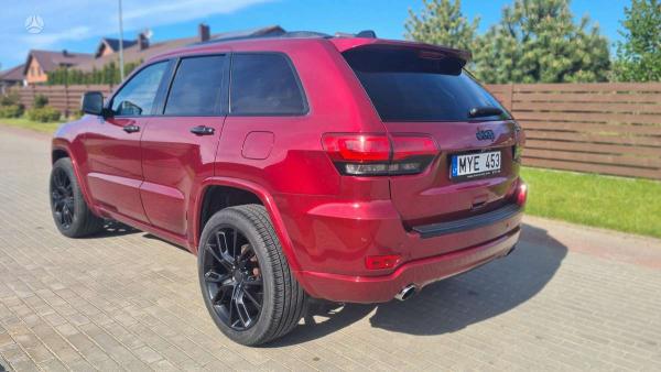 Red Jeep Grand Cherokee 2014 in Klaipeda, with an engine capacity of 2.99 L and mileage of 170 thousand km for 14000 €, photo 2 on AUTOMOTO.COM.LV