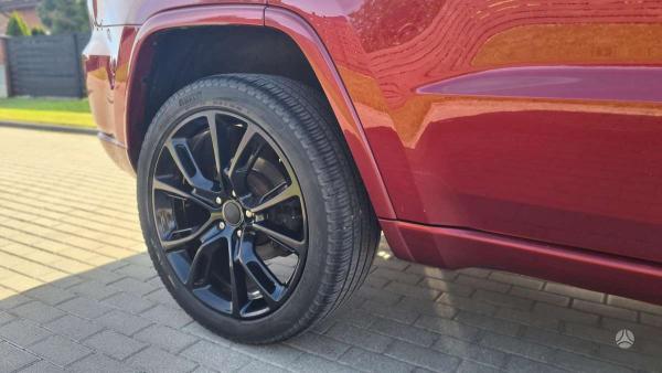 Red Jeep Grand Cherokee 2014 in Klaipeda, with an engine capacity of 2.99 L and mileage of 170 thousand km for 14000 €, photo 4 on AUTOMOTO.COM.LV