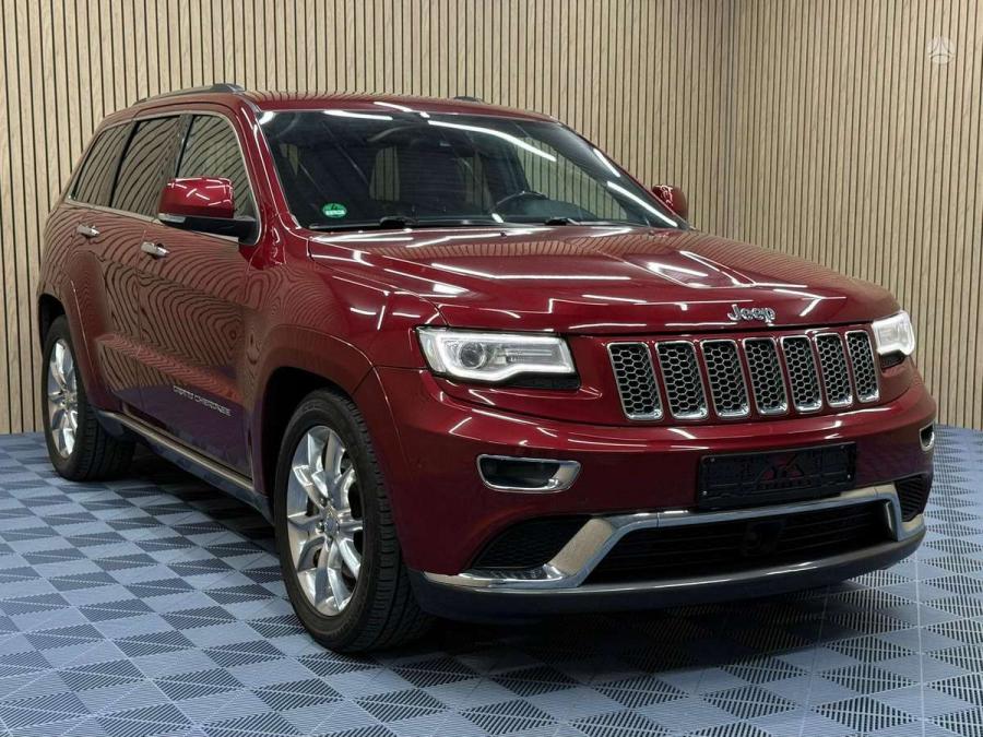 Red Jeep Grand Cherokee 2014 in Marijampole, with an engine capacity of 2.99 L and mileage of 198 thousand km for 12990 €, photo 1 on AUTOMOTO.COM.LV