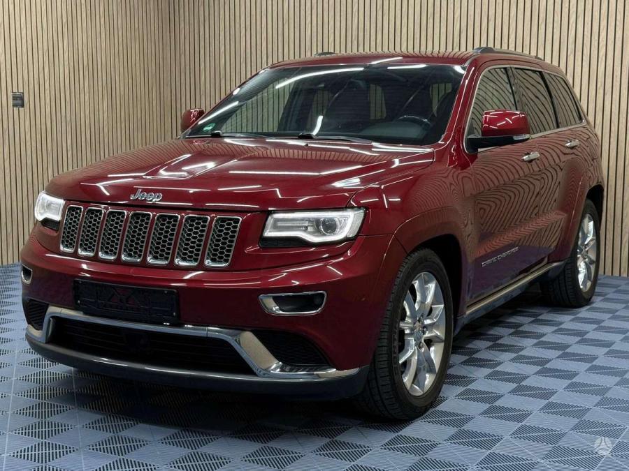 Red Jeep Grand Cherokee 2014 in Marijampole, with an engine capacity of 2.99 L and mileage of 198 thousand km for 12990 €, photo 3 on AUTOMOTO.COM.LV