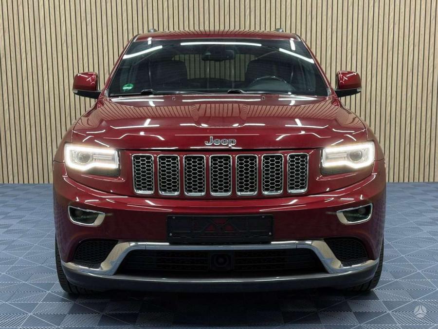Red Jeep Grand Cherokee 2014 in Marijampole, with an engine capacity of 2.99 L and mileage of 198 thousand km for 12990 €, photo 4 on AUTOMOTO.COM.LV