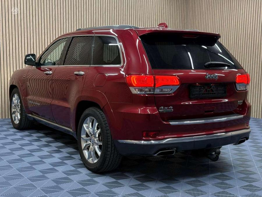 Red Jeep Grand Cherokee 2014 in Marijampole, with an engine capacity of 2.99 L and mileage of 198 thousand km for 12990 €, photo 7 on AUTOMOTO.COM.LV