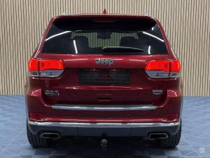 Red Jeep Grand Cherokee 2014 in Marijampole, with an engine capacity of 2.99 L and mileage of 198 thousand km for 12990 €, photo 8 on AUTOMOTO.COM.LV