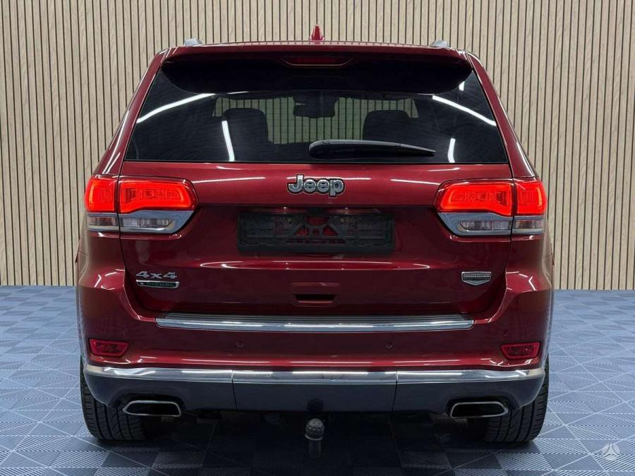 Red Jeep Grand Cherokee 2014 in Marijampole, with an engine capacity of 2.99 L and mileage of 198 thousand km for 12990 €, photo 8 on AUTOMOTO.COM.LV