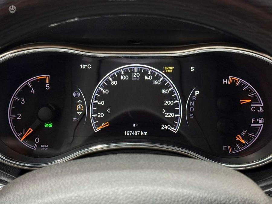 Red Jeep Grand Cherokee 2014 in Marijampole, with an engine capacity of 2.99 L and mileage of 198 thousand km for 12990 €, photo 14 on AUTOMOTO.COM.LV