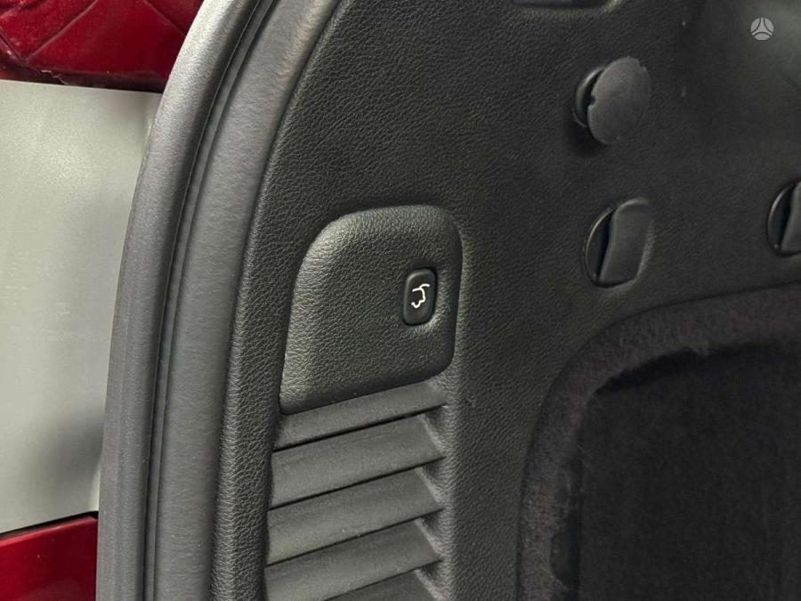 Red Jeep Grand Cherokee 2014 in Marijampole, with an engine capacity of 2.99 L and mileage of 198 thousand km for 12990 €, photo 32 on AUTOMOTO.COM.LV
