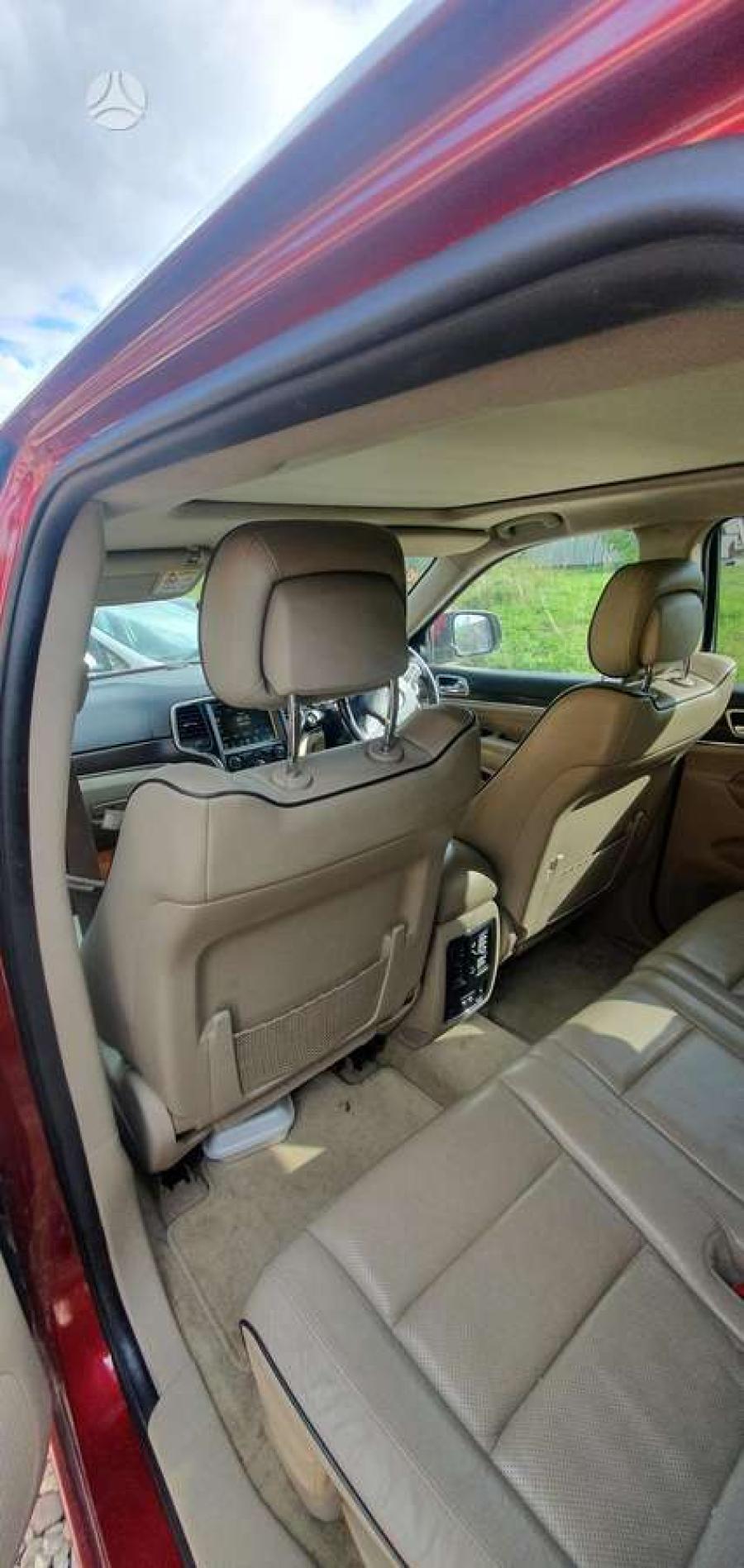 Red Jeep Grand Cherokee 2014 in Vilnius, with an engine capacity of 2.99 L and mileage of 203 thousand km for 6100 €, photo 3 on AUTOMOTO.COM.LV