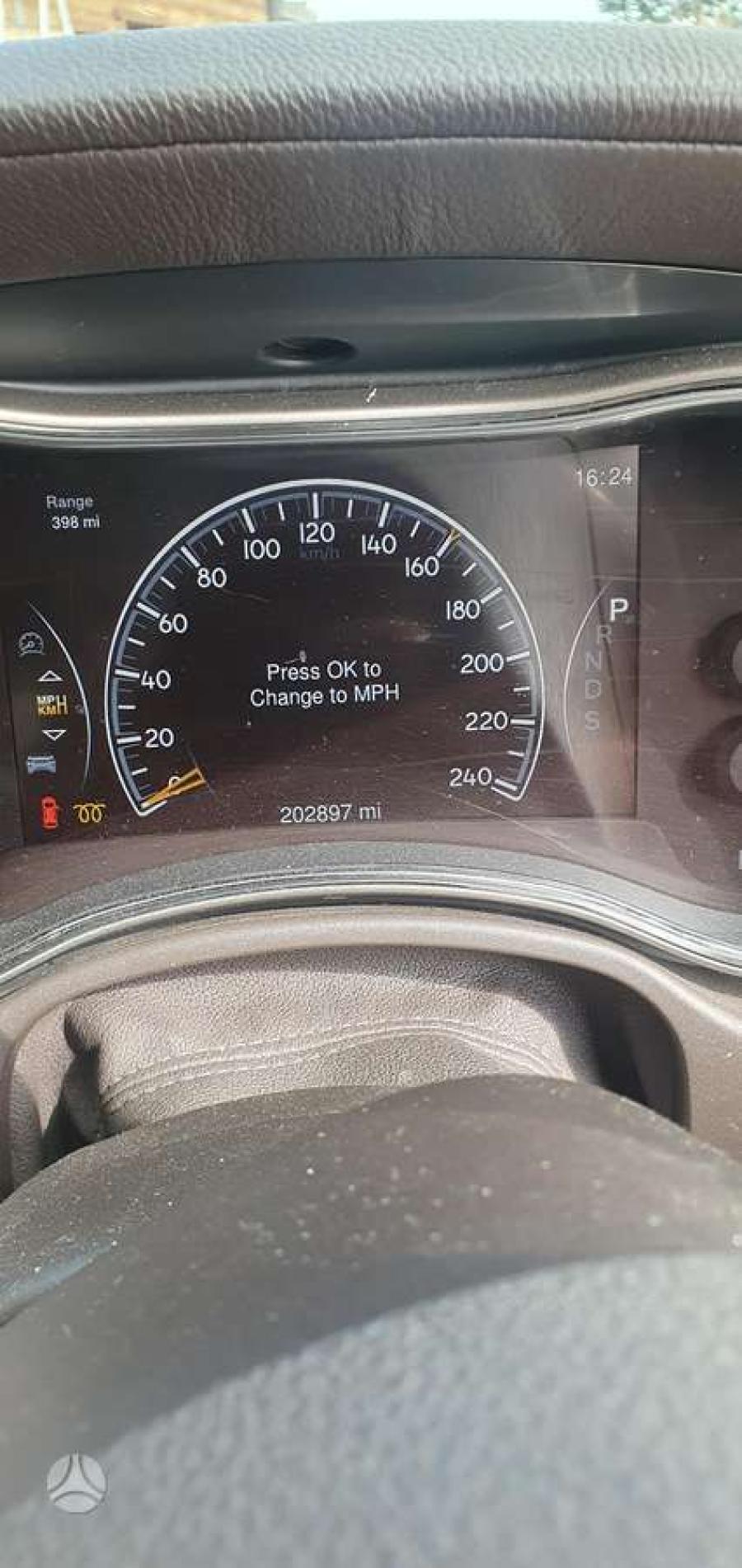 Red Jeep Grand Cherokee 2014 in Vilnius, with an engine capacity of 2.99 L and mileage of 203 thousand km for 6100 €, photo 6 on AUTOMOTO.COM.LV