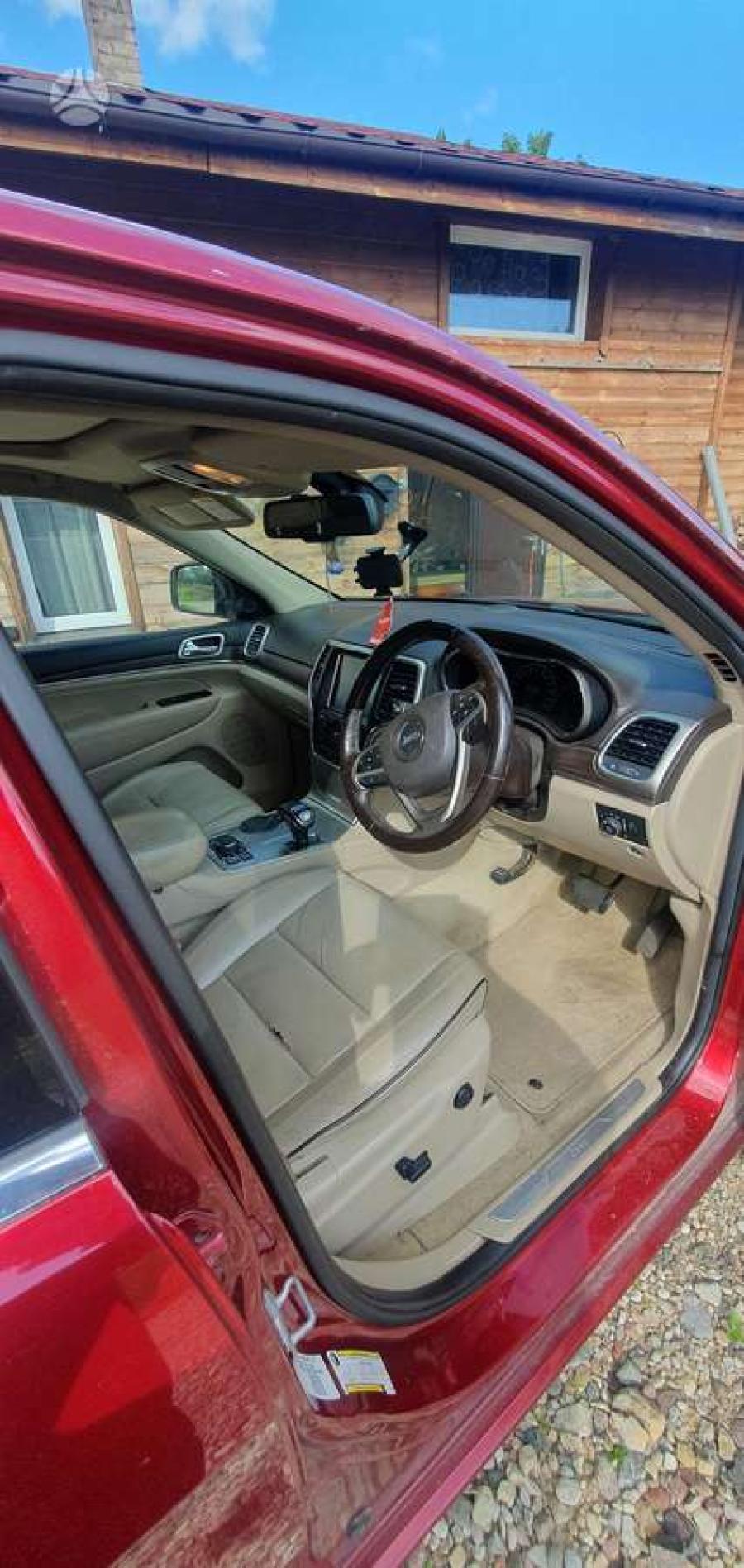 Red Jeep Grand Cherokee 2014 in Vilnius, with an engine capacity of 2.99 L and mileage of 203 thousand km for 6100 €, photo 7 on AUTOMOTO.COM.LV