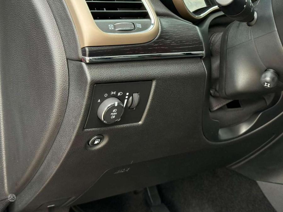 Sarkans Jeep Grand Cherokee 2014 Marijampole, ar dzinēja tilpumu 2.99 L un nobraukumu 197 tūkst. km par 12750 €, foto 27 vietnē AUTOMOTO.COM.LV