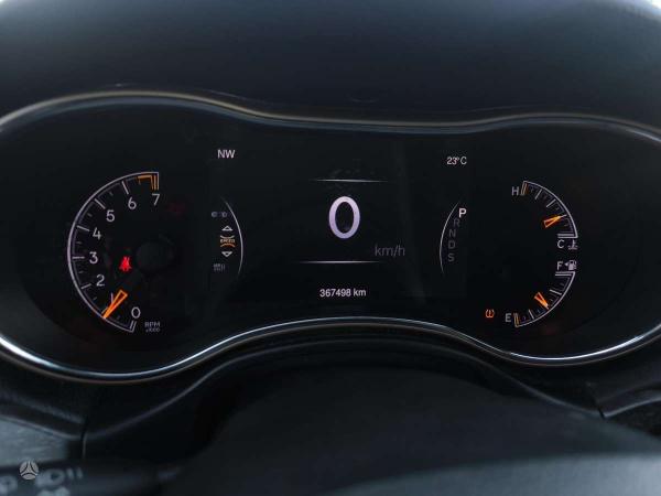 Sarkans Jeep Grand Cherokee 2015 Šauļi, ar dzinēja tilpumu 3.60 L un nobraukumu 368 tūkst. km par 5500 €, foto 9 vietnē AUTOMOTO.COM.LV