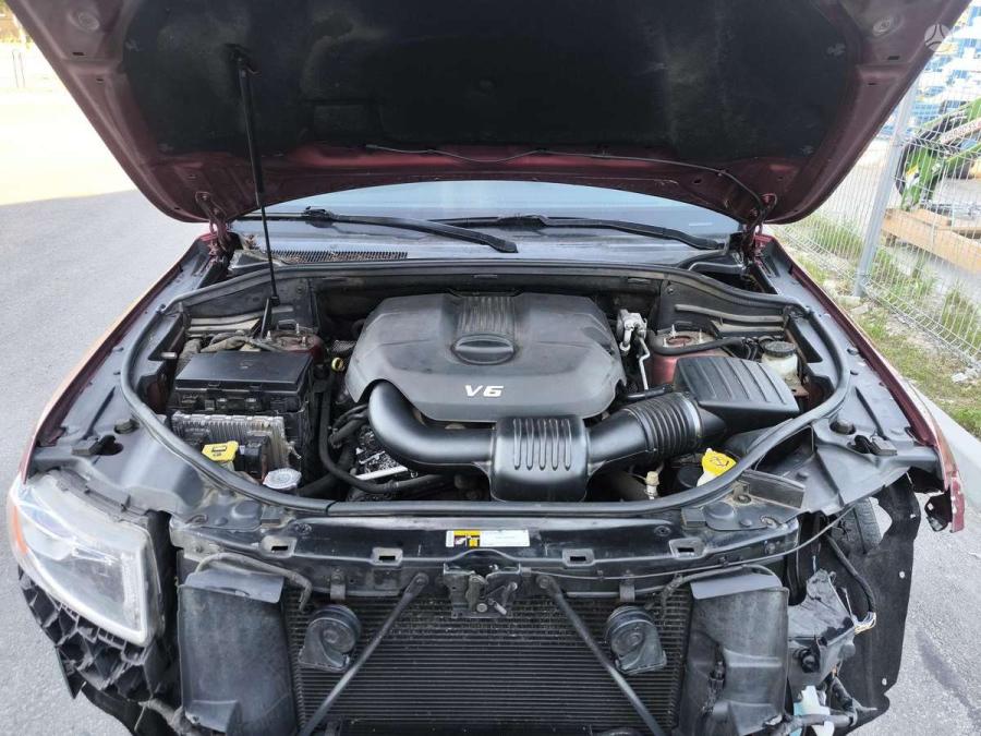 Red Jeep Grand Cherokee 2015 in Siauliai, with an engine capacity of 3.60 L and mileage of 368 thousand km for 5600 €, photo 7 on AUTOMOTO.COM.LV