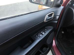 Red Jeep Grand Cherokee 2015 in Siauliai, with an engine capacity of 3.60 L and mileage of 368 thousand km for 5600 €, photo 10 on AUTOMOTO.COM.LV