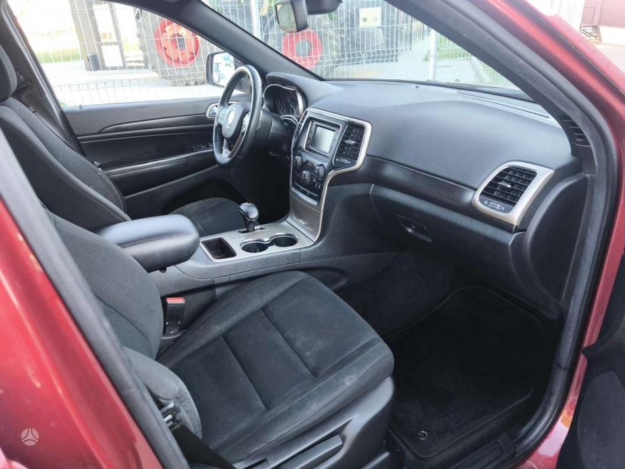 Red Jeep Grand Cherokee 2015 in Siauliai, with an engine capacity of 3.60 L and mileage of 368 thousand km for 5600 €, photo 12 on AUTOMOTO.COM.LV