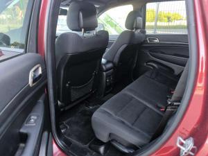 Red Jeep Grand Cherokee 2015 in Siauliai, with an engine capacity of 3.60 L and mileage of 368 thousand km for 5600 €, photo 15 on AUTOMOTO.COM.LV