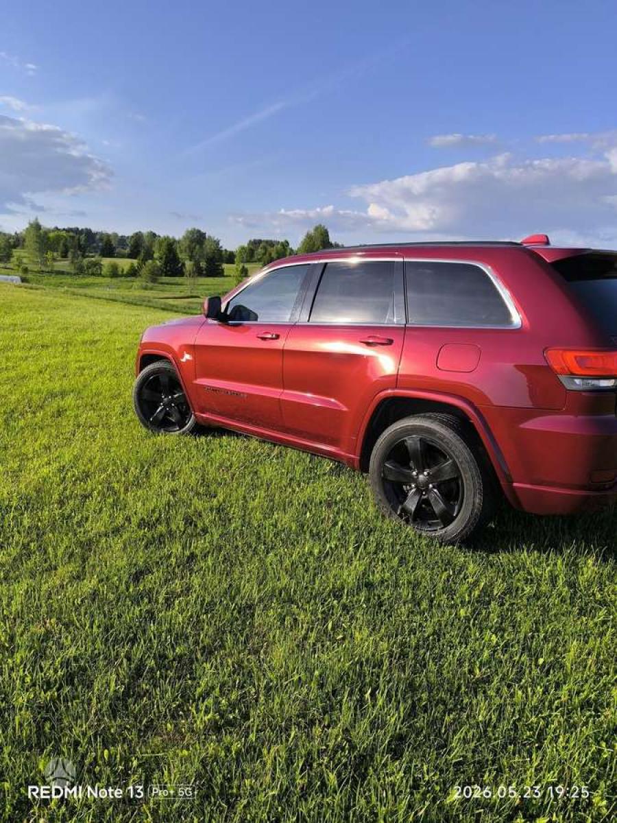 Red Jeep Grand Cherokee 2015 in Vilnius, with an engine capacity of 3.60 L and mileage of 192 thousand km for 14050 €, photo 7 on AUTOMOTO.COM.LV