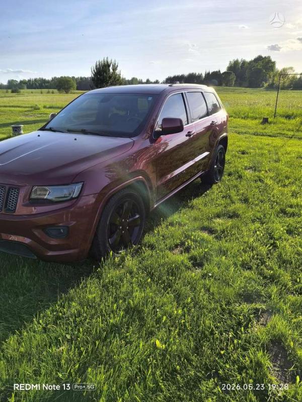 Sarkans Jeep Grand Cherokee 2015 Viļņa, ar dzinēja tilpumu 3.60 L un nobraukumu 192 tūkst. km par 14050 €, foto 10 vietnē AUTOMOTO.COM.LV