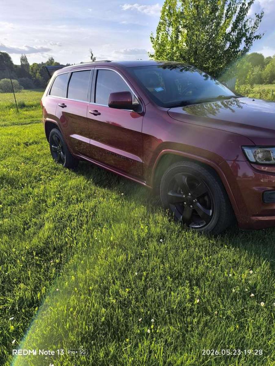 Red Jeep Grand Cherokee 2015 in Vilnius, with an engine capacity of 3.60 L and mileage of 192 thousand km for 14050 €, photo 14 on AUTOMOTO.COM.LV