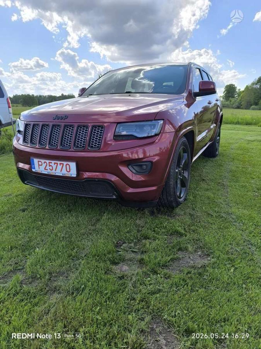 Red Jeep Grand Cherokee 2015 in Vilnius, with an engine capacity of 3.60 L and mileage of 192 thousand km for 14050 €, photo 17 on AUTOMOTO.COM.LV