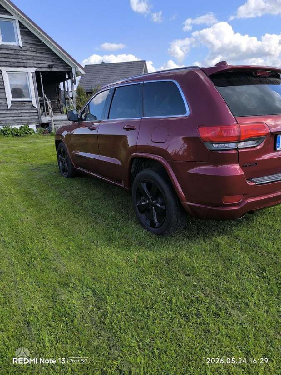 Red Jeep Grand Cherokee 2015 in Vilnius, with an engine capacity of 3.60 L and mileage of 192 thousand km for 14050 €, photo 20 on AUTOMOTO.COM.LV