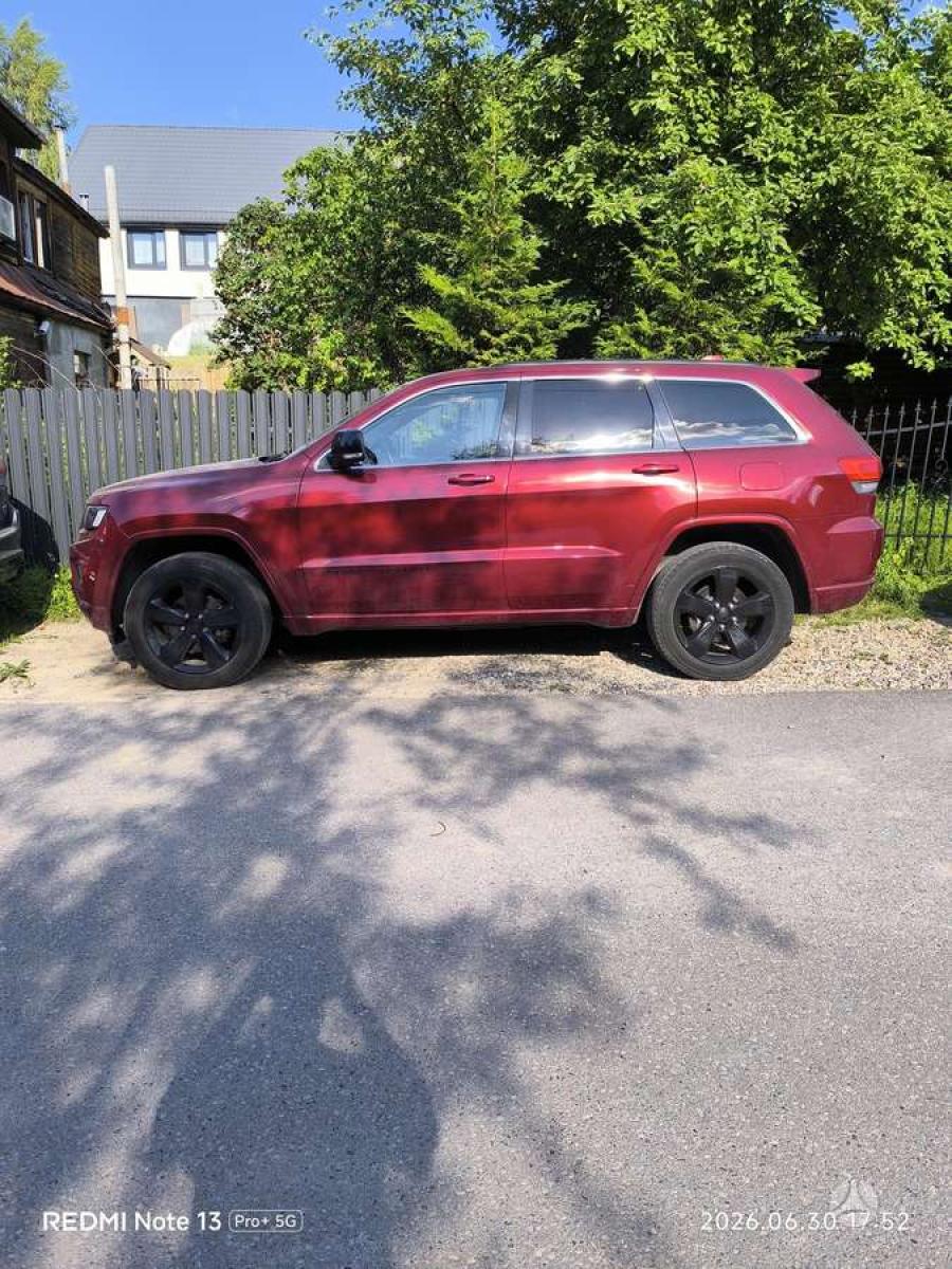 Red Jeep Grand Cherokee 2015 in Vilnius, with an engine capacity of 3.60 L and mileage of 192 thousand km for 14050 €, photo 21 on AUTOMOTO.COM.LV