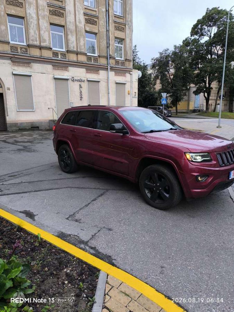 Red Jeep Grand Cherokee 2015 in Vilnius, with an engine capacity of 3.60 L and mileage of 192 thousand km for 14050 €, photo 22 on AUTOMOTO.COM.LV