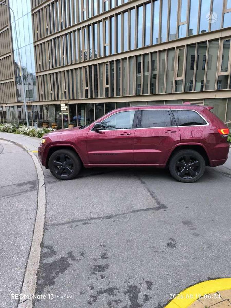 Red Jeep Grand Cherokee 2015 in Vilnius, with an engine capacity of 3.60 L and mileage of 192 thousand km for 14050 €, photo 23 on AUTOMOTO.COM.LV
